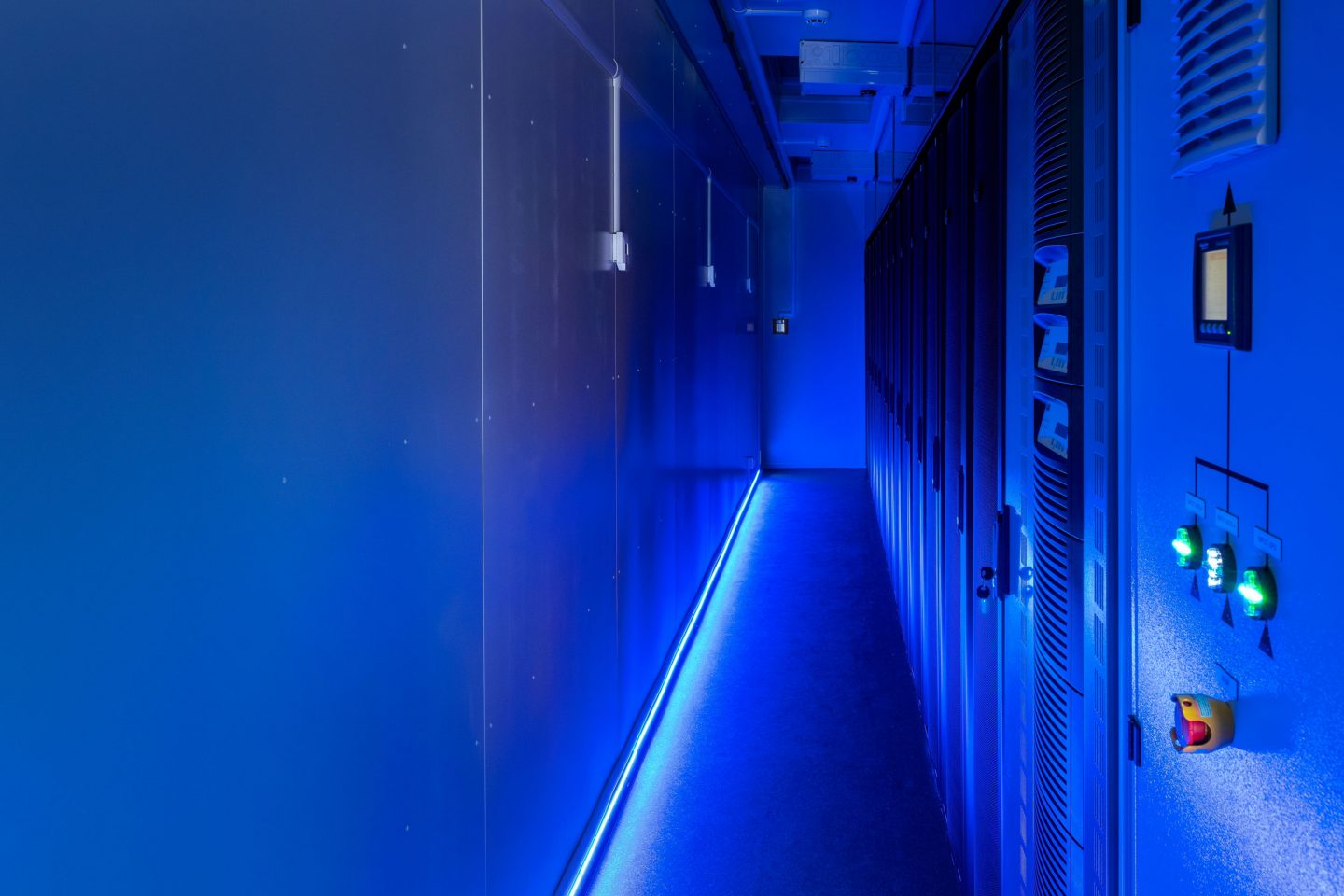 Modular data centers fast - Altron
